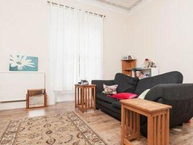 3 Bedrooms Flat for rent in Maderia Street, Edinburgh EH6