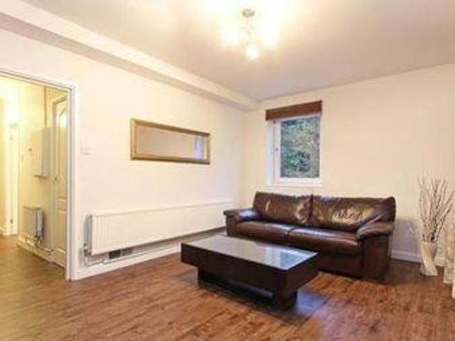 3 Bedrooms Flat for rent in Madron Street, London SE17