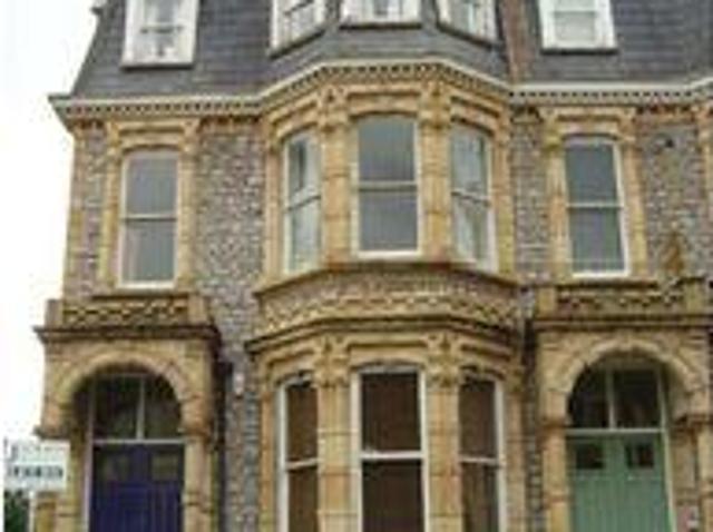 3 Bedrooms Flat for rent in Manilla Road Top, Clifton BS8