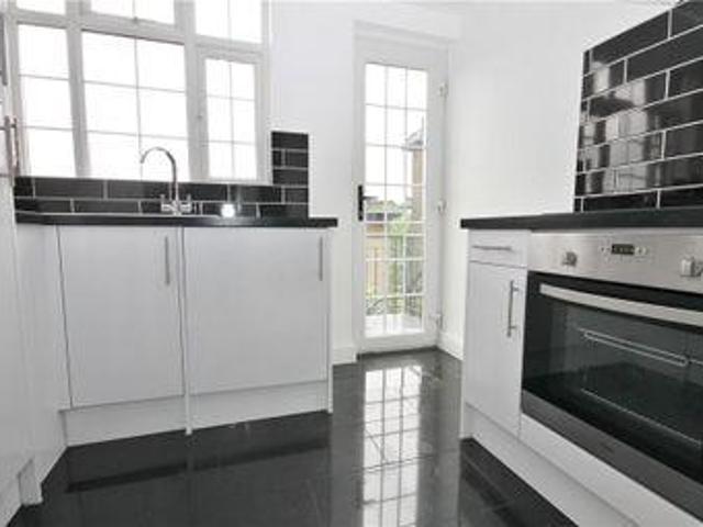 3 Bedrooms Flat for rent in Manor Court, Leigham Avenue, London SW16