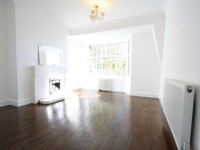 3 Bedrooms Flat for rent in Manor Court, Leigham Avenue, Streatham SW16