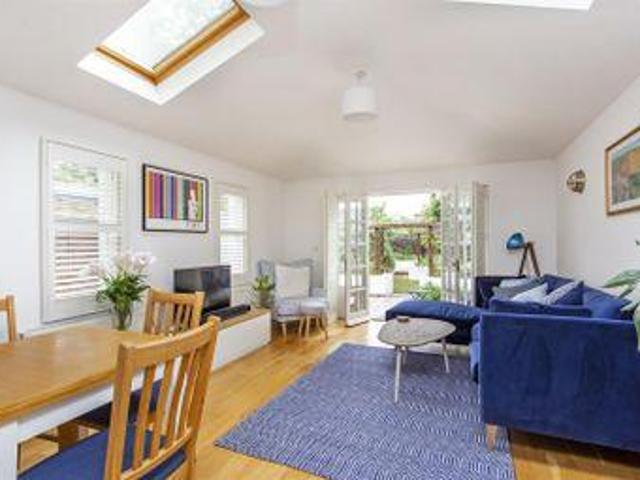 3 Bedrooms Flat for rent in Manor Road, London N16