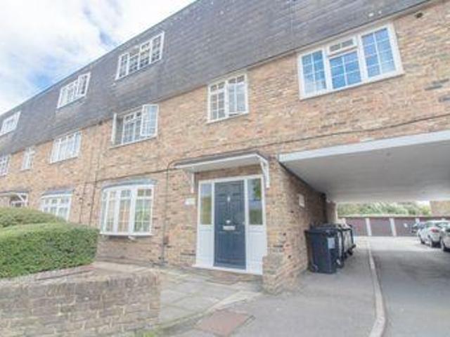 3 Bedrooms Flat for rent in Maple Court EPC E, St Leonards Road, Windsor SL4