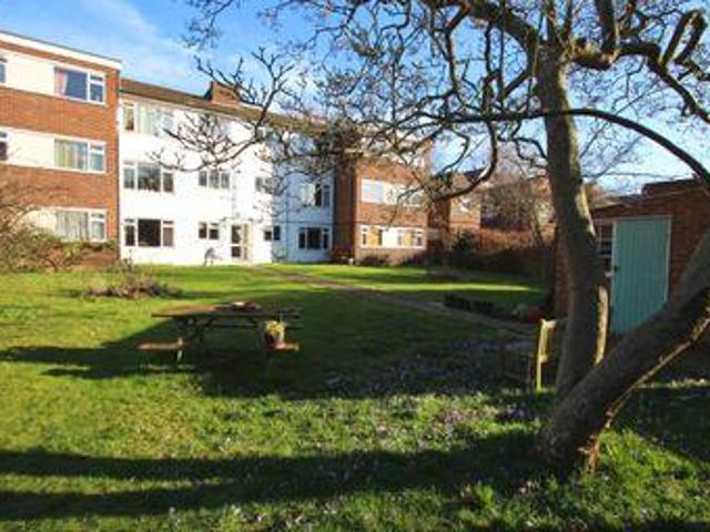 3 Bedrooms Flat for rent in Maple Road, Surbiton KT6