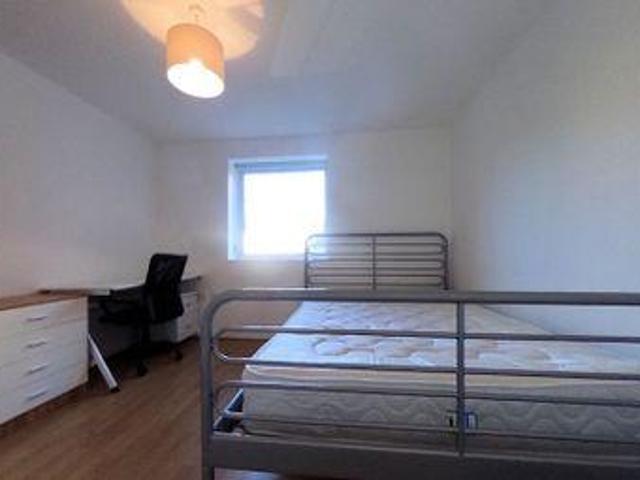 3 Bedrooms Flat for rent in Maria Court, Colchester CO2