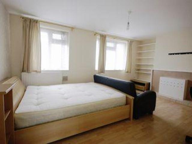 3 Bedrooms Flat for rent in Marquis Road, Camden NW1