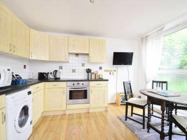 3 Bedrooms Flat for rent in Maskell Road, Earlsfield, London SW17