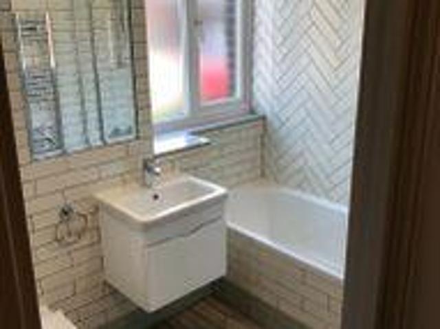 3 Bedrooms Flat for rent in Master Gunner Place, London SE18