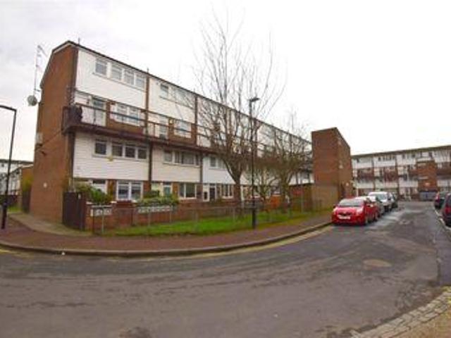 3 Bedrooms Flat for rent in Mcgrath Road, Stratford E15