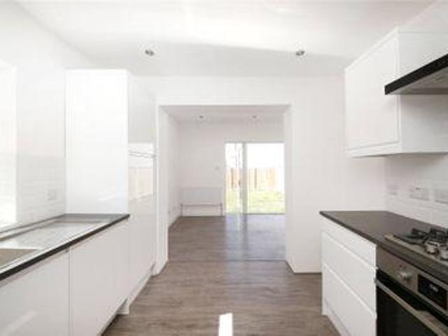 3 Bedrooms Flat for rent in Meadvale Road, Croydon CR0