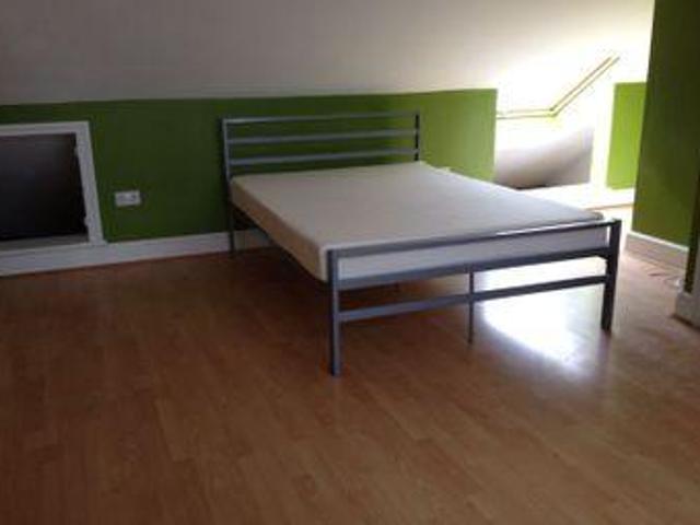 3 Bedrooms Flat for rent in Meath Road, Ilford IG1
