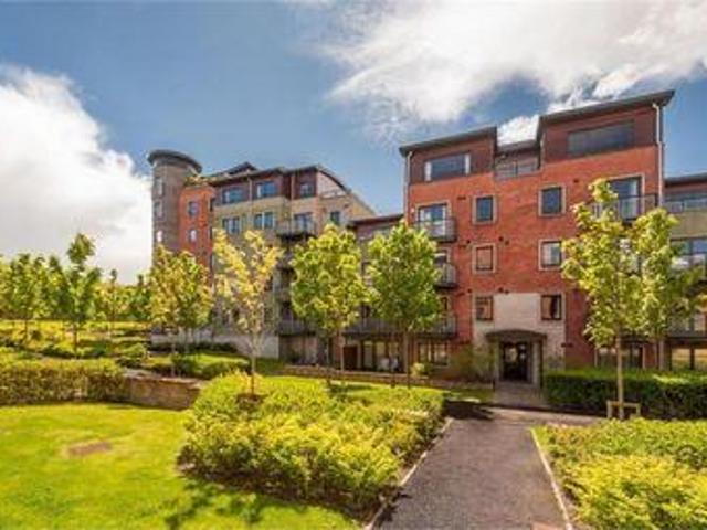3 Bedrooms Flat for rent in Meggetland Square, Edinburgh EH14