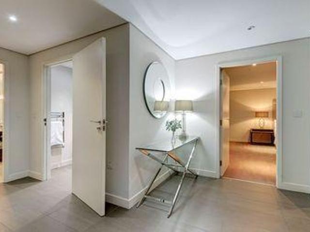 3 Bedrooms Flat for rent in Merchant Square, East Harbet Road, Paddington W2