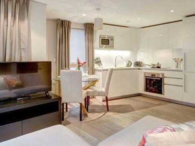 3 Bedrooms Flat for rent in Merchant Square East, London W2