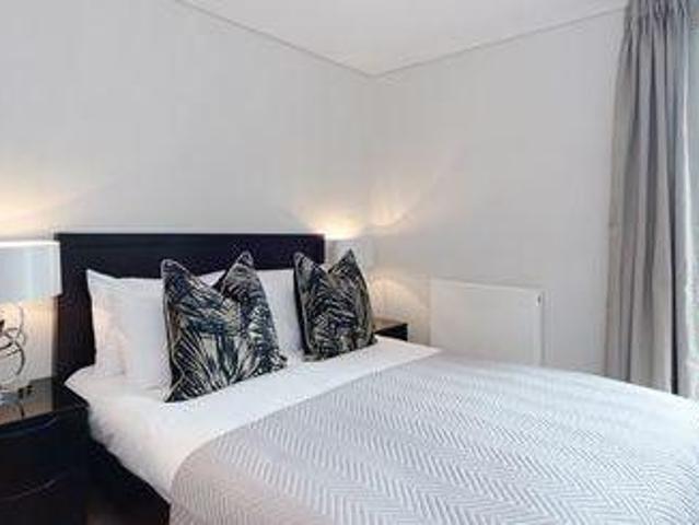 3 Bedrooms Flat for rent in Merchant Square, London W2