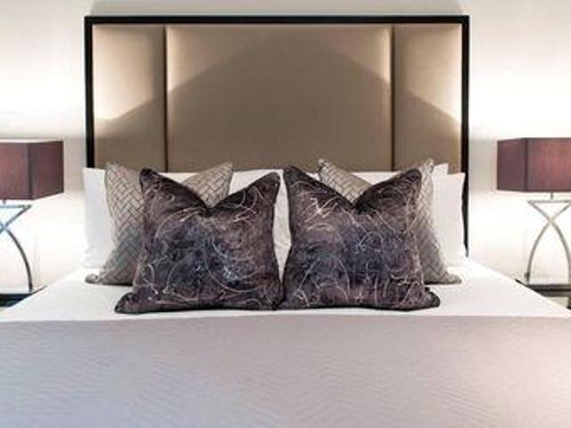 3 Bedrooms Flat for rent in Merchant Square, London W2