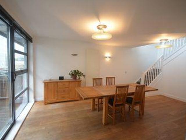 3 Bedrooms Flat for rent in Meridian Point, Creek Road SE8