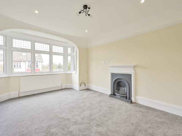 3 Bedrooms Flat for Rent in Merton Hall Road | Foxtons