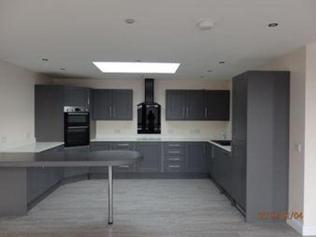 3 Bedrooms Flat for rent in Merthyr Road, Cardiff CF14