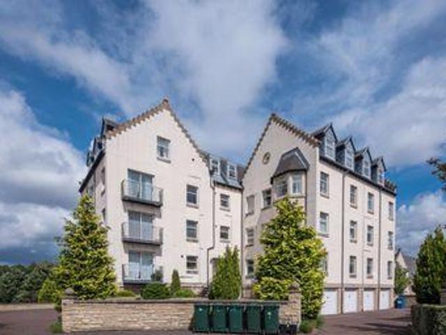 3 Bedrooms Flat for rent in Mid Steil, Greenbank, Edinburgh EH10