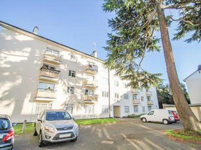 3 Bedrooms Flat for rent in Milton House, Kingsnympton Park, Kingston Upon Thames, Surrey KT2