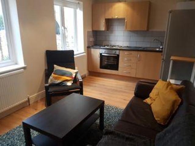 3 Bedrooms Flat for rent in Milton Road, London W3