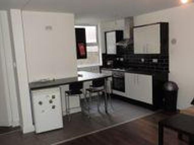 3 Bedrooms Flat for rent in Miskin Street, Cathays CF24