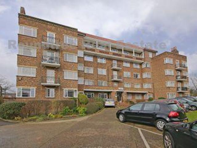 3 Bedrooms Flat for rent in Mulberry Close, Hendon NW4