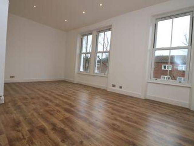 3 Bedrooms Flat for rent in Mulkern Road, London N19