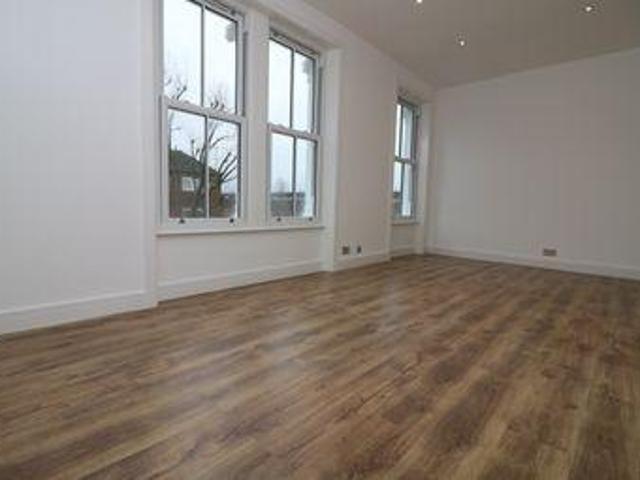 3 Bedrooms Flat for rent in Mulkern Road, London N19