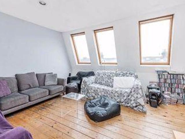 3 Bedrooms Flat for rent in Munster Road, Fulham, London SW6