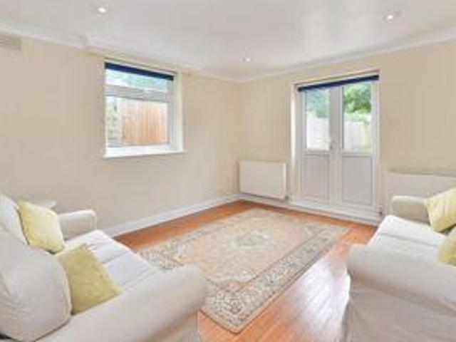 3 Bedrooms Flat for rent in Munster Road, Fulham SW6