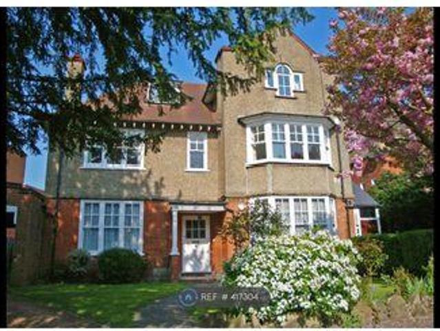 3 Bedrooms Flat for rent in Murray Road, London SW19