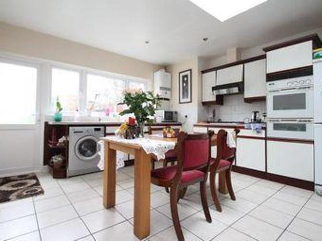 3 Bedrooms Flat for rent in Norbury Crescent, London SW16