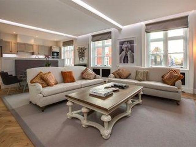 3 Bedrooms Flat for rent in North Audley Street, Mayfair, London W1K