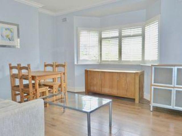 3 Bedrooms Flat for rent in North End Road, London NW11