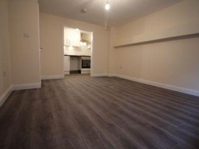3 Bedrooms Flat for rent in North Street, Romford RM1