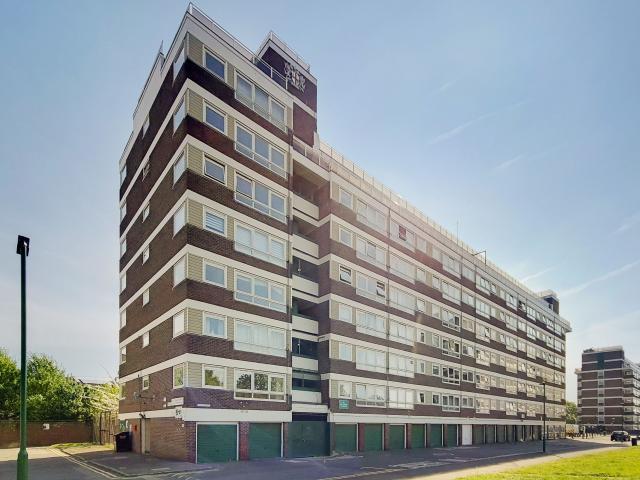 3 Bedrooms Flat for Rent in North Road | Foxtons