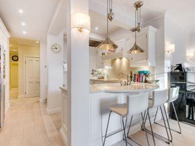 3 Bedrooms Flat for rent in Nevern Square, London SW5