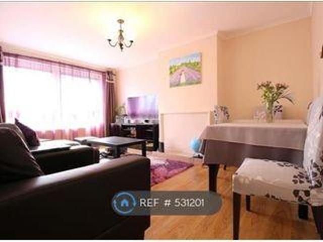 3 Bedrooms Flat for rent in New North Road, Hainault, Ilford IG6