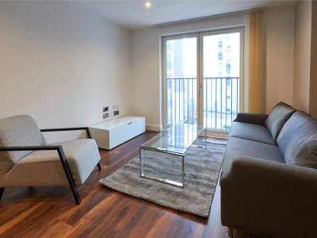 3 Bedrooms Flat for rent in New Bridge Street, Manchester, Greater Manchester M3