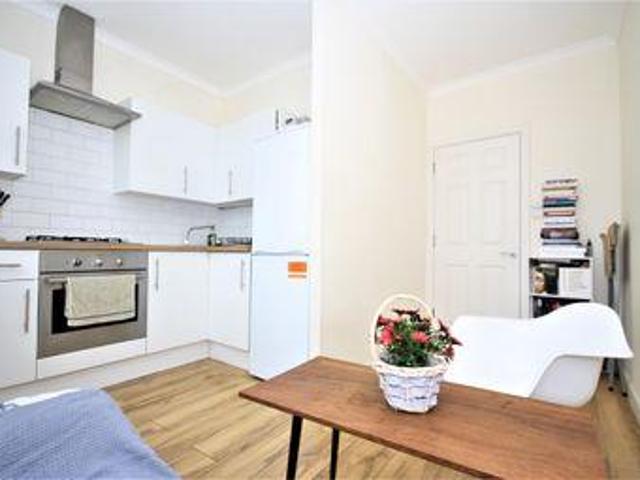 3 Bedrooms Flat for rent in New Cross Road, New Cross SE14