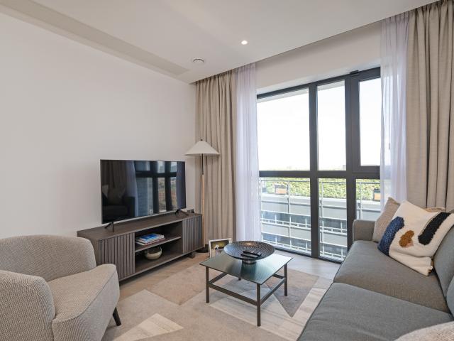 3 Bedrooms Flat for Rent in New Drum Street | Foxtons