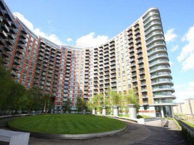3 Bedrooms Flat for rent in New Providence Wharf, Canary Wharf E14