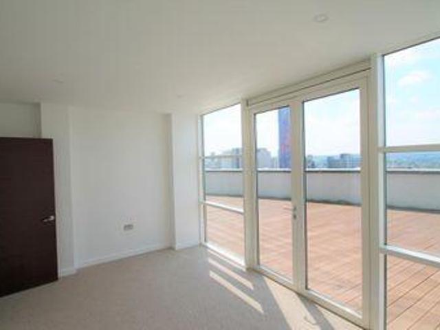 3 Bedrooms Flat for rent in Newgate, Croydon, London, London CR0