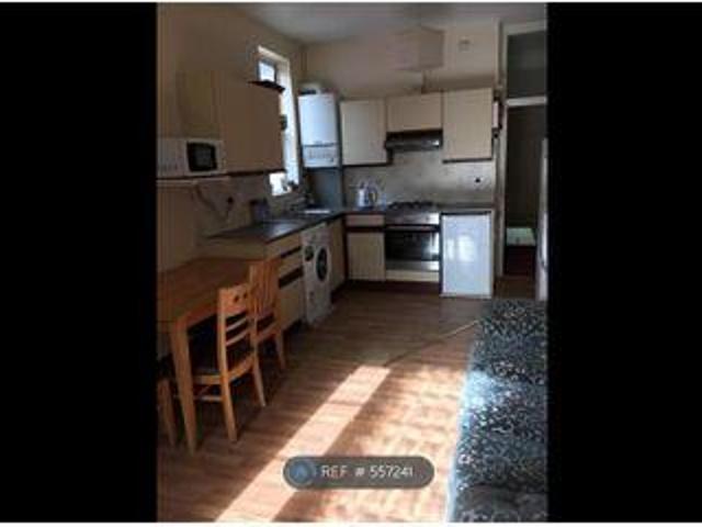 3 Bedrooms Flat for rent in Newton Avenue, London W3