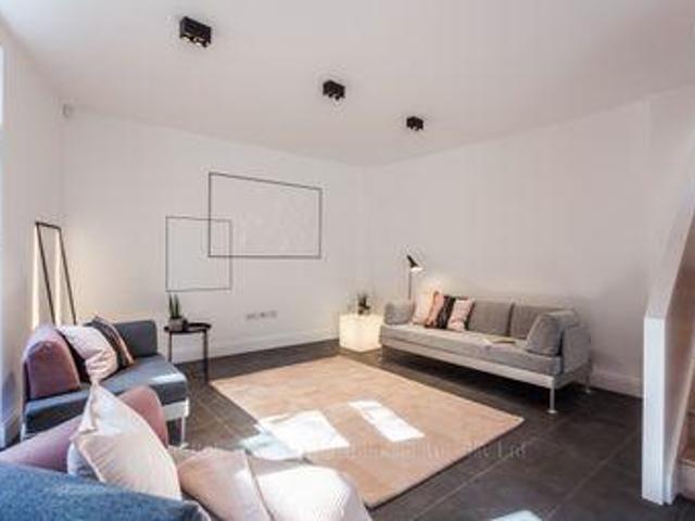3 Bedrooms Flat for rent in Neal Terrace, Beadnell Road, London SE23