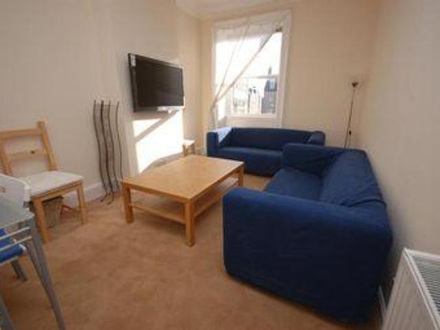 3 Bedrooms Flat for rent in Nicolson Square, Edinburgh EH8