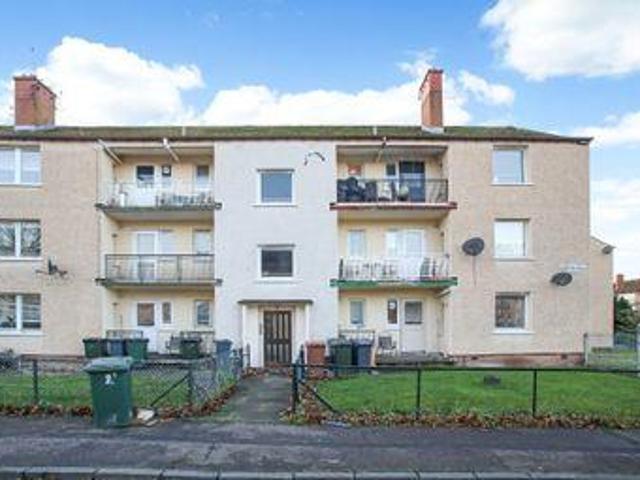 3 Bedrooms Flat for rent in Niddrie Mills Place, Edinburgh EH15