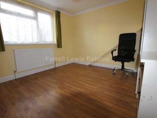 3 Bedrooms Flat for rent in Nutfiled Rd, Cricklewood NW2